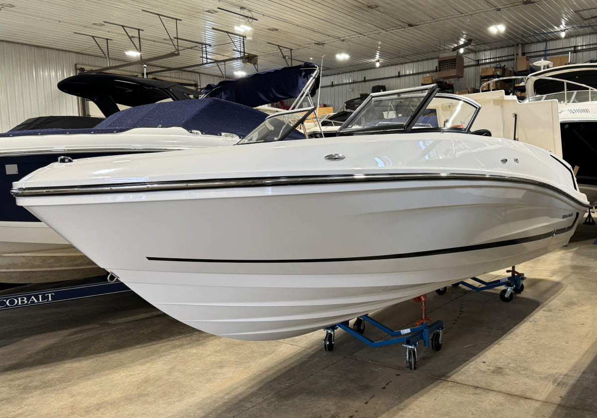2021 Bayliner VR5 OB media 1 – Compass Marine Services